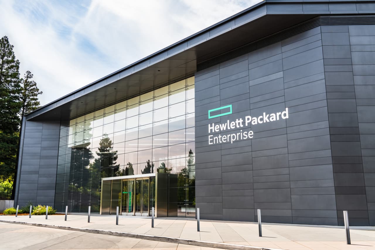 HPE boosts outlook. Prices will continue to go up, as memory costs rise ...