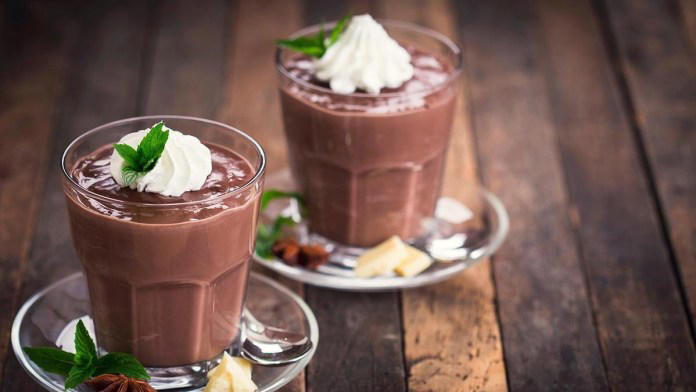 Receta fitness: postre proteico de chocolate que puedes hacer en casa