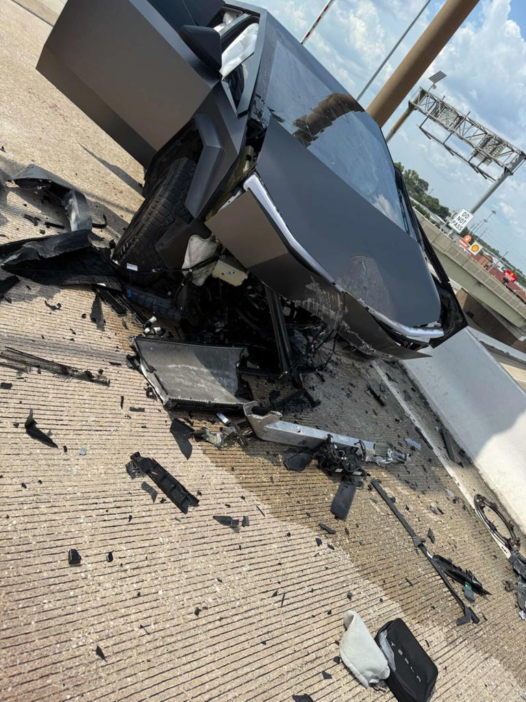 Cybertruck in autopilot mode tried to drive off Houston bridge, suit says