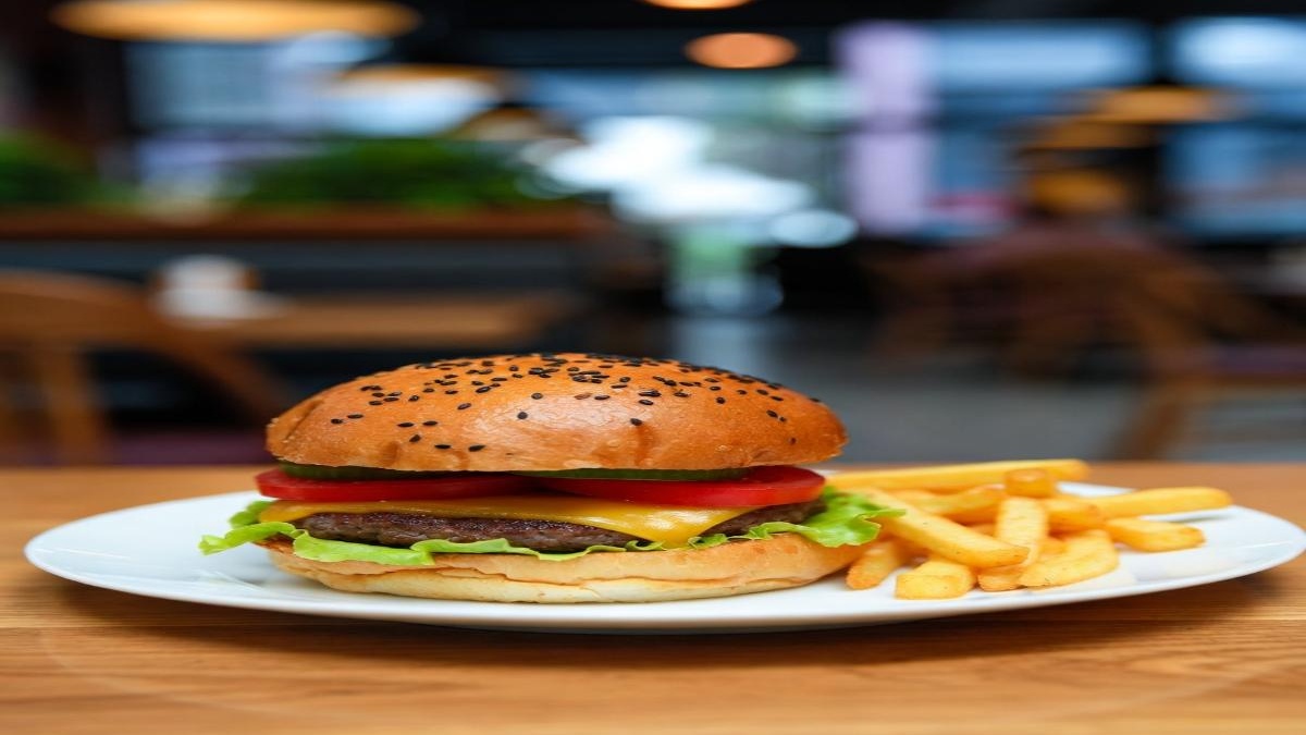 Which sit-down restaurant has the worst cheeseburger? A taste test ...