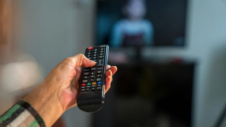 El botón del televisor que puede hacerle la vida más fácil al ver ...