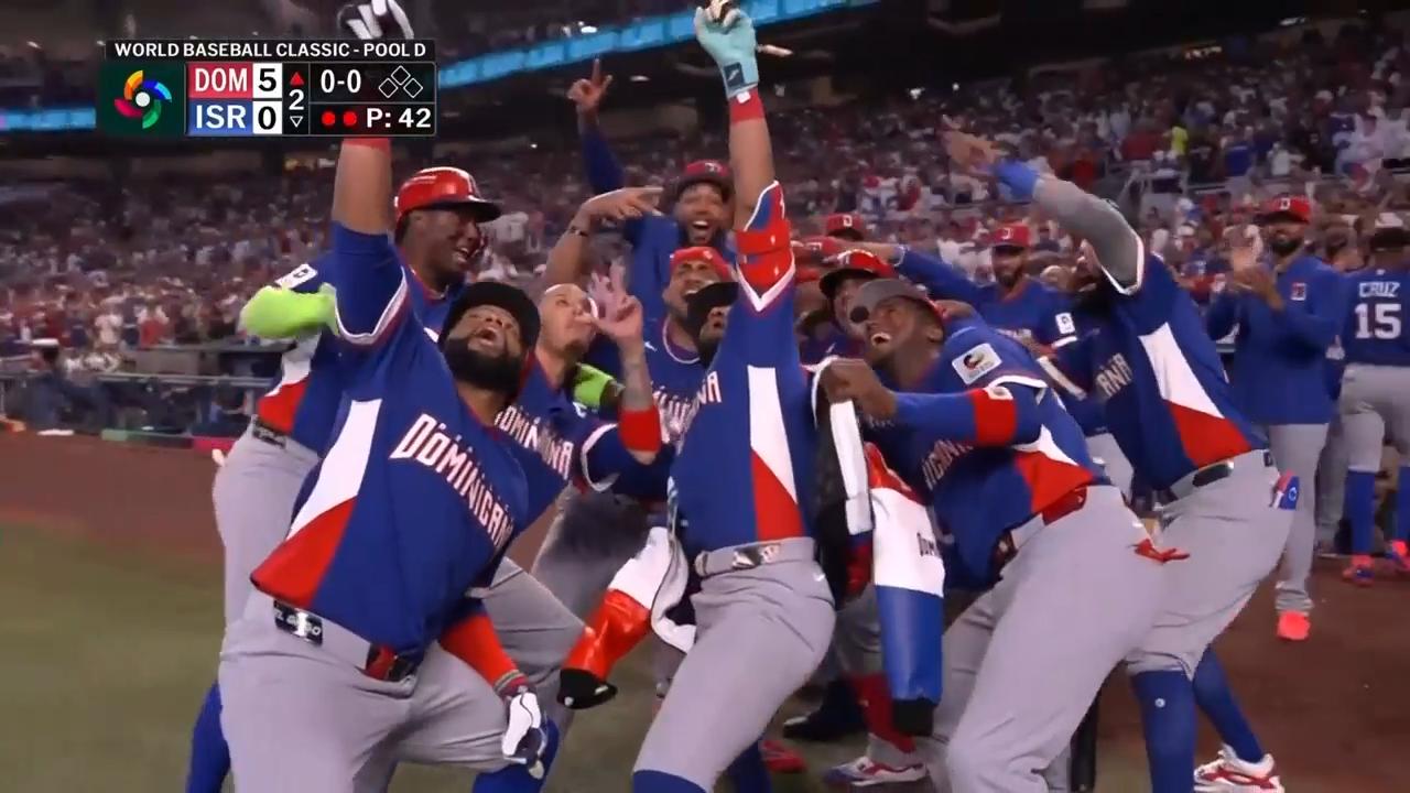 Dominican Republic advances to WBC quarters with dominant win over Israel