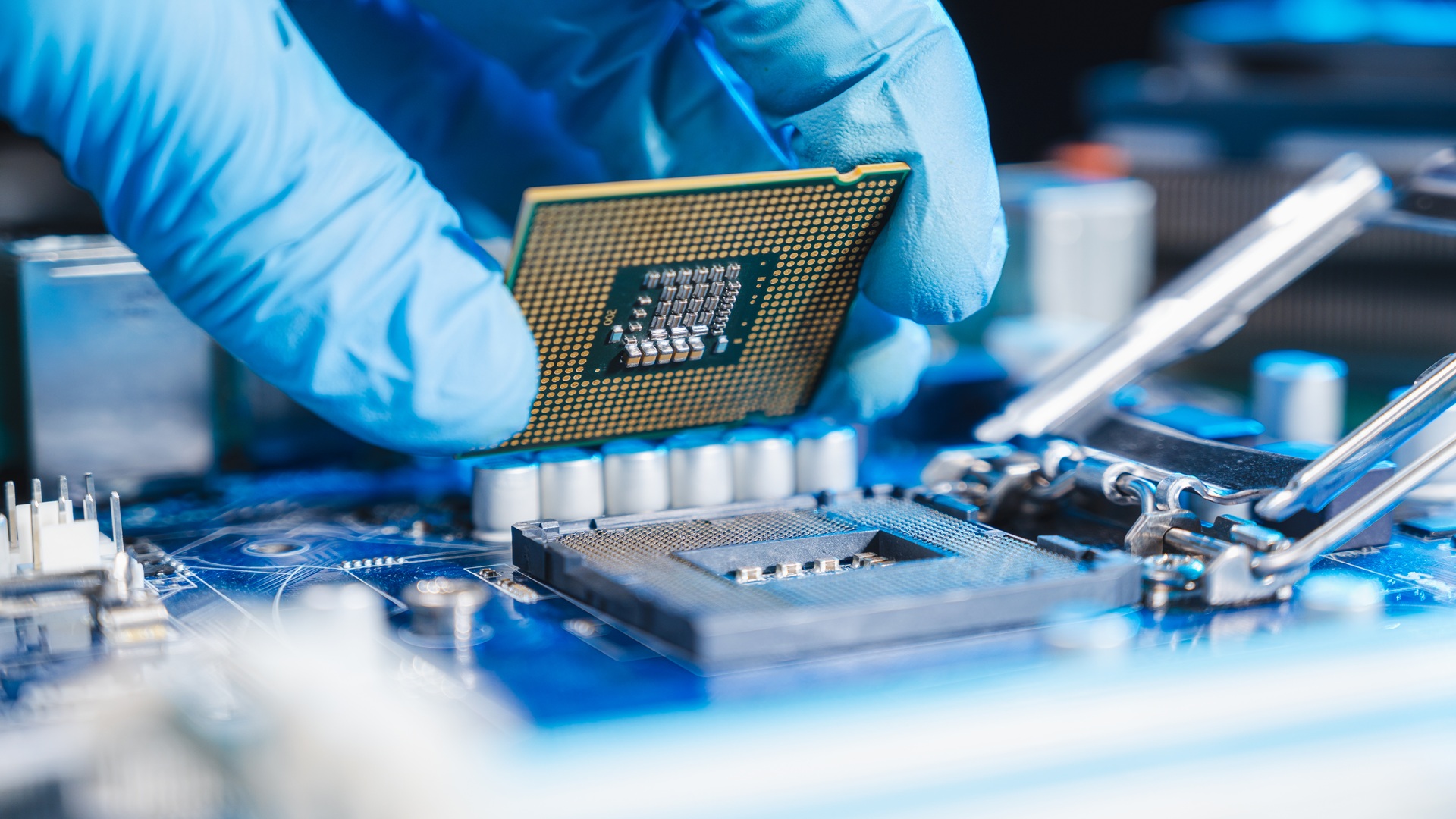 New photonic chip runs AI in trillionths using light, cuts heat and ...