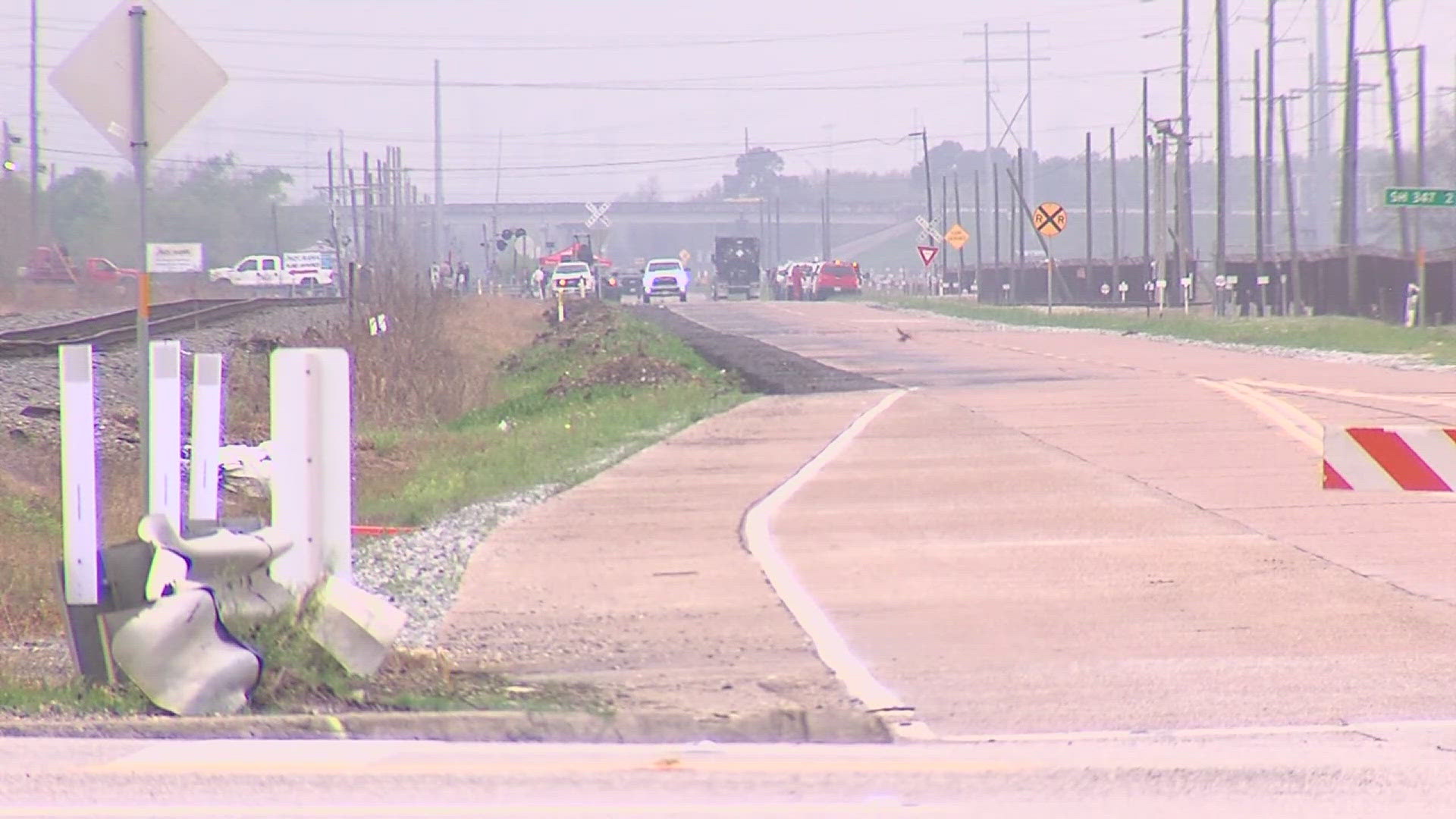 Crude oil pipeline leak reported near Spur 136 in Port Neches