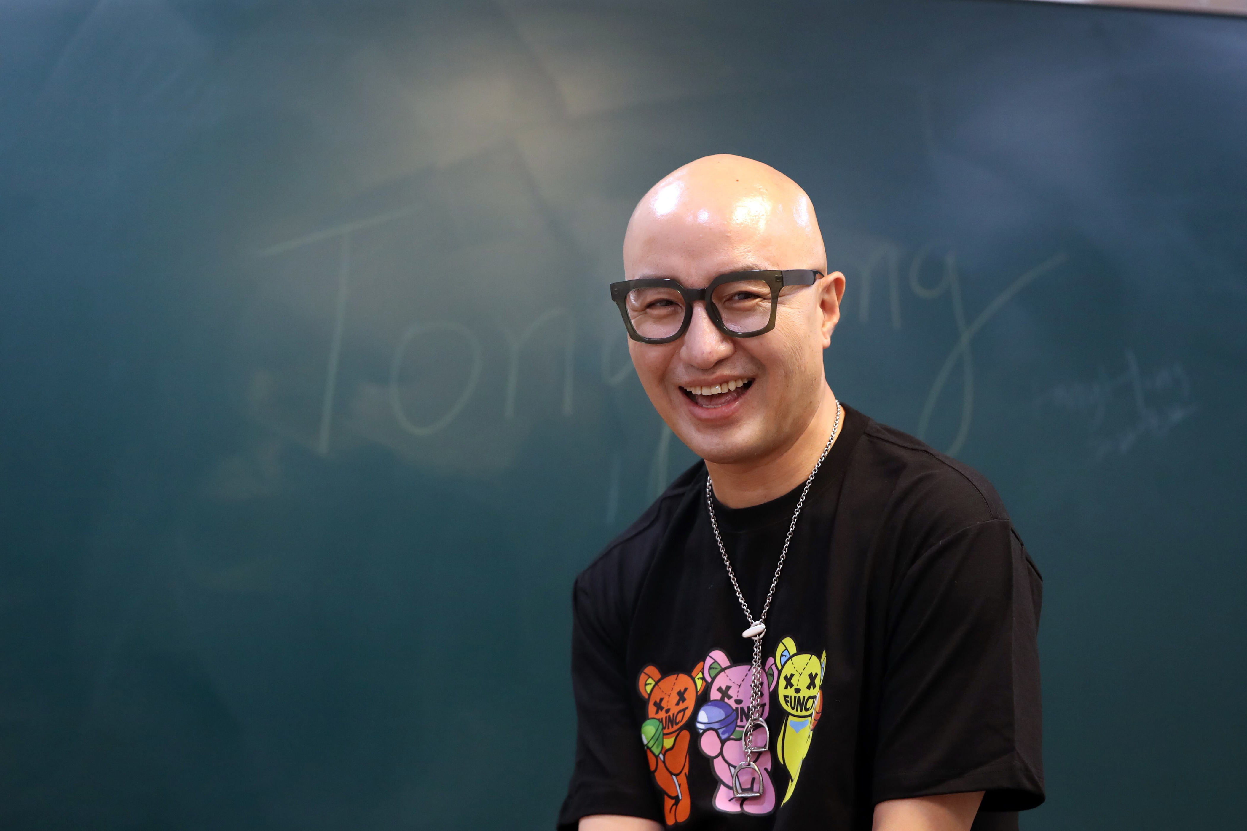 Hong Seok-cheon announces adopted daughter's marriage
