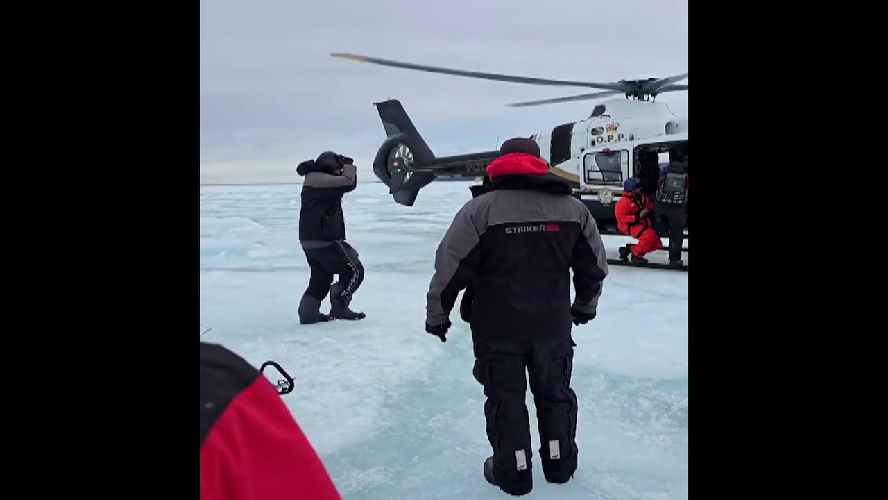 Fishing group rescued from drifting ice chunk in northern Ontario