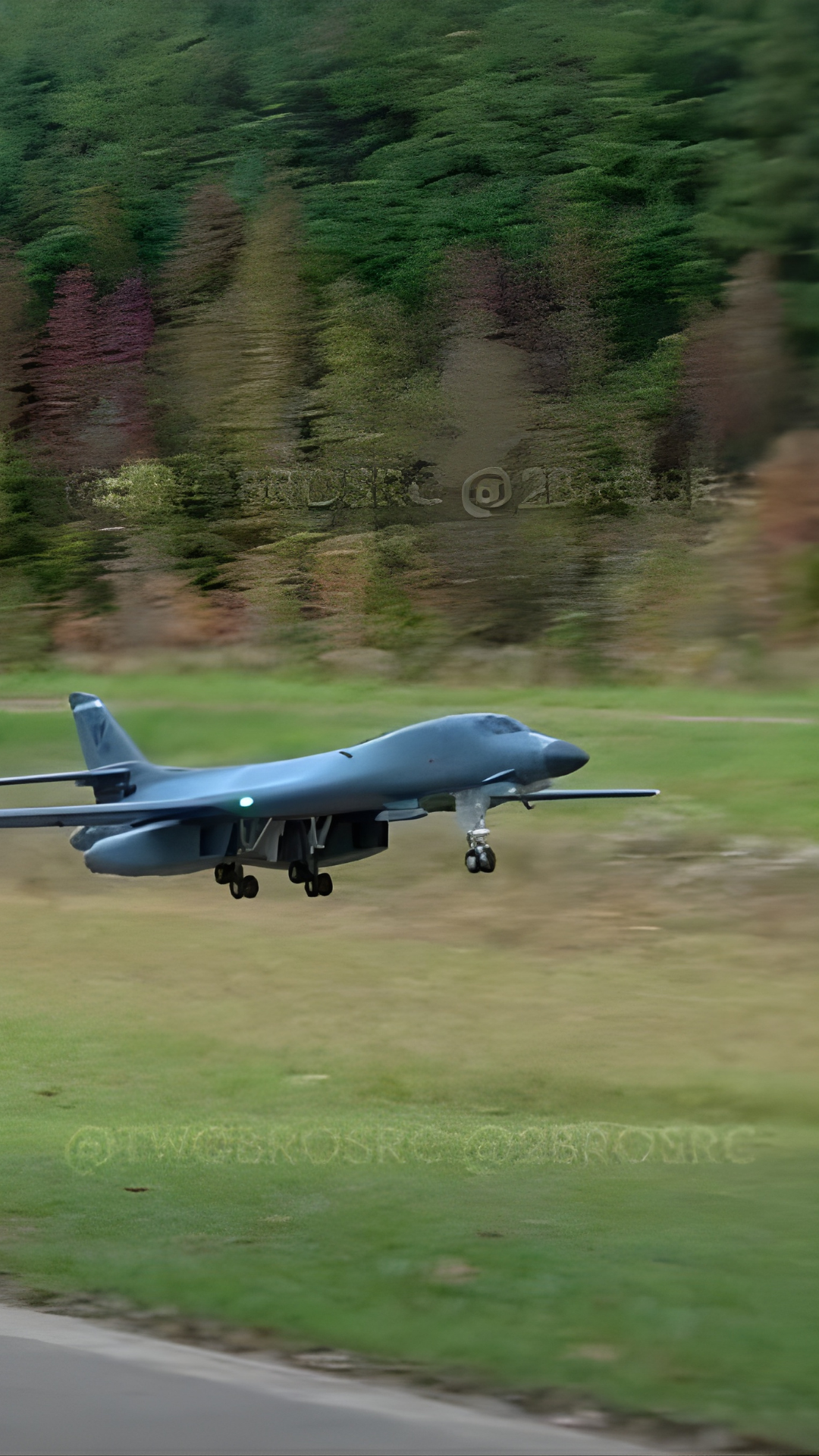 Incredible B-1B Lancer takeoff and landing footage