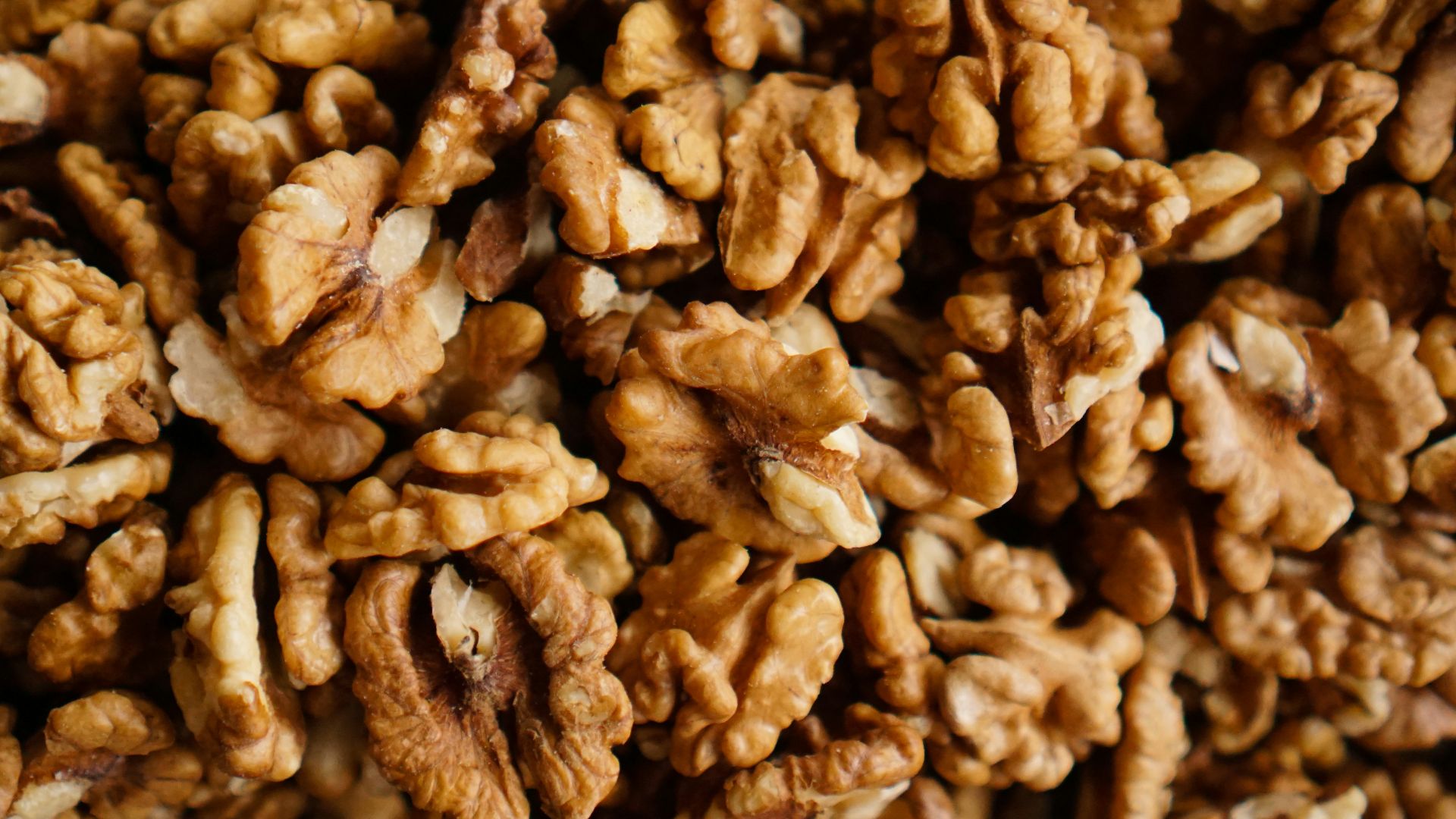 20 snacks for seniors trying to improve their memory