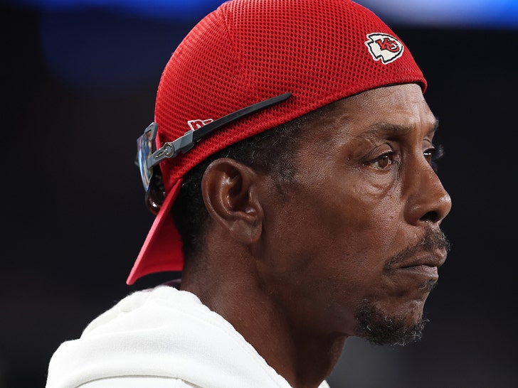 Pat Mahomes Sr. avoids prison, judge extends probation