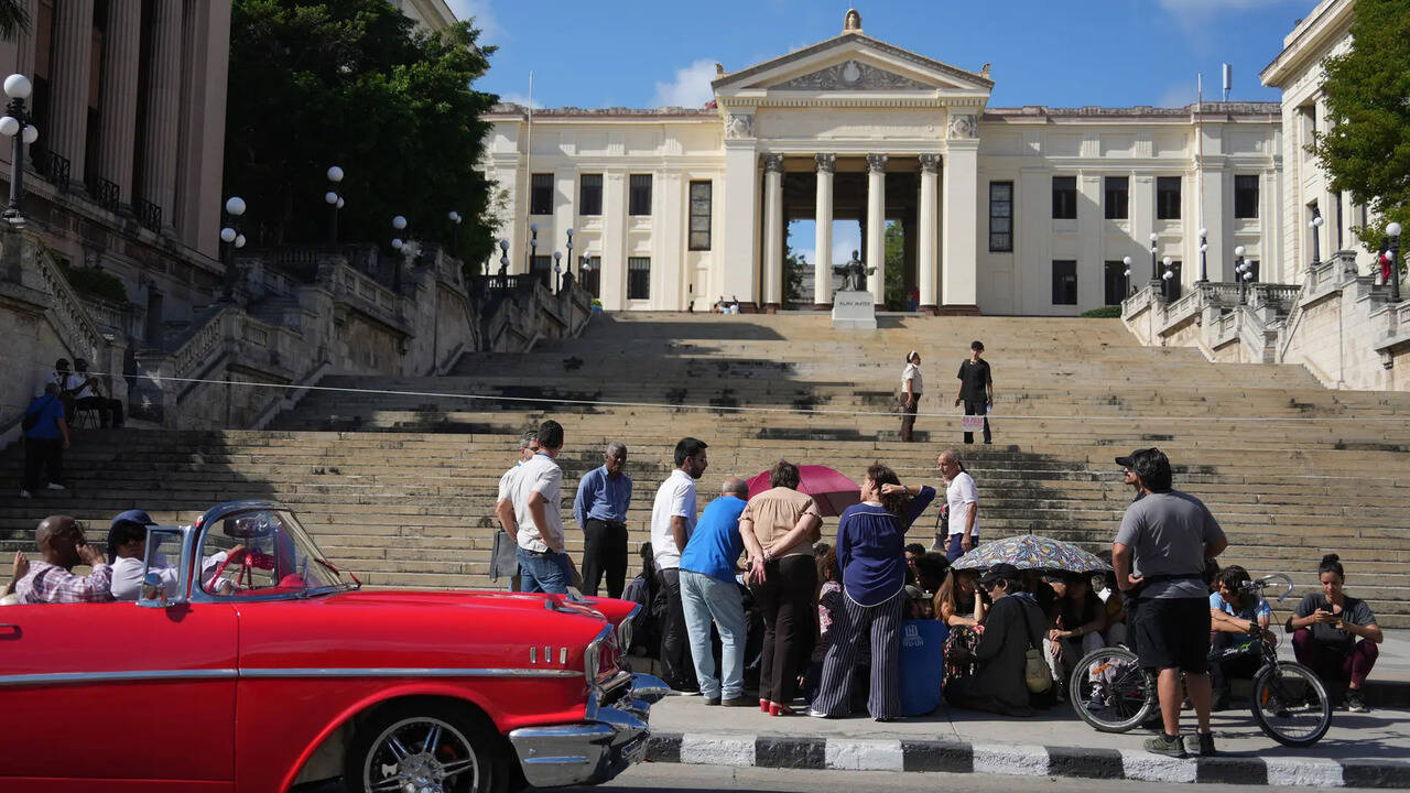 Cuban students protest energy crisis at Havana University amid class ...