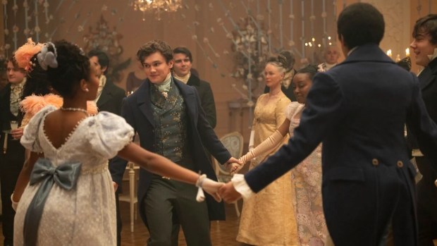 'Bridgerton' director breaks down episode 5's viral dance, love ...