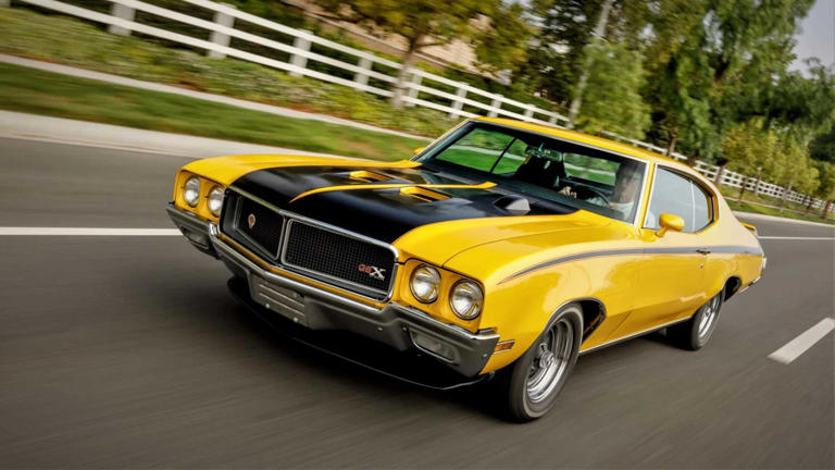 The highest torque muscle car with a manual transmission
