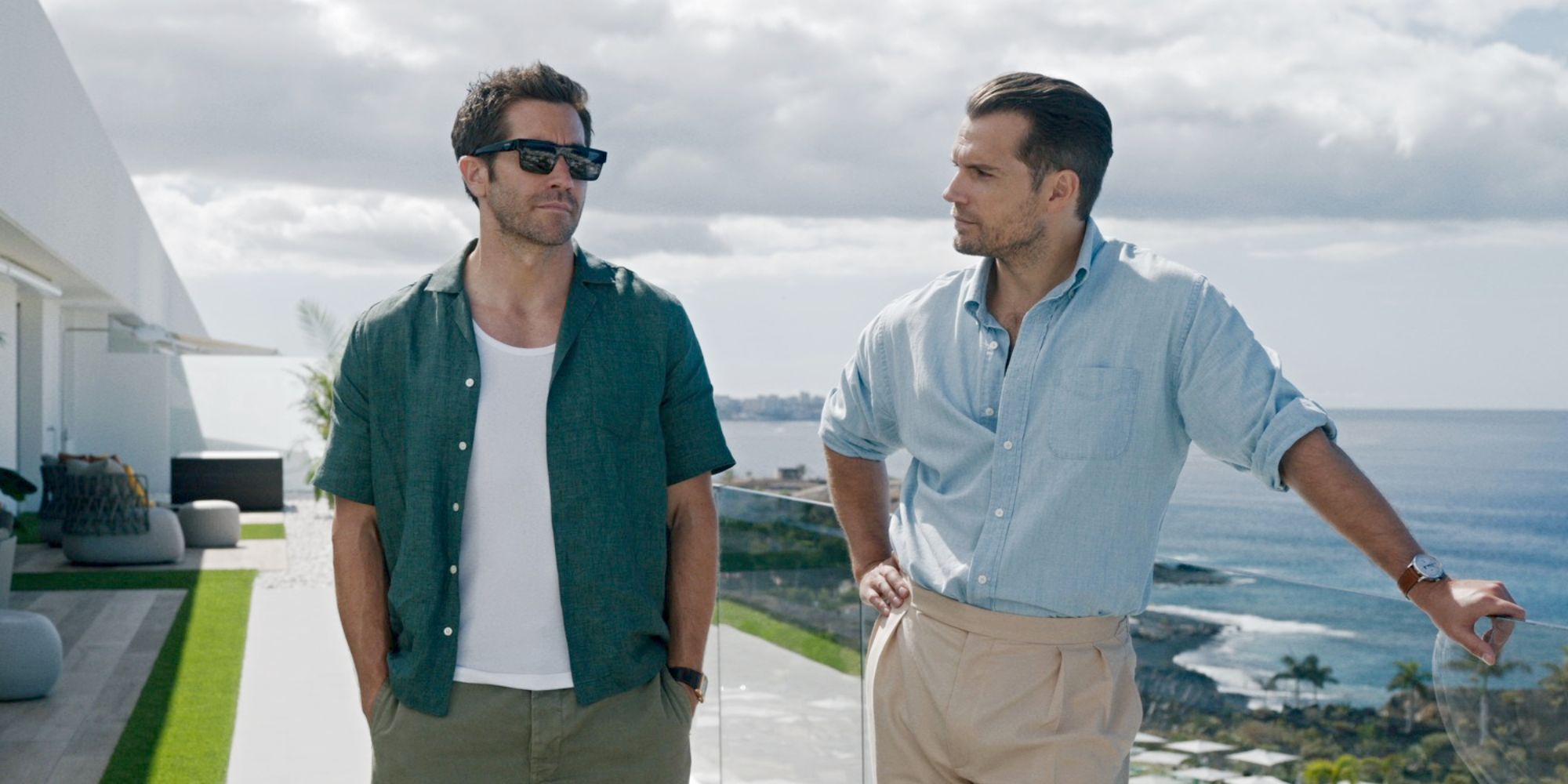 Henry Cavill is ready for action in sneak peek of Guy Ritchie's new ...