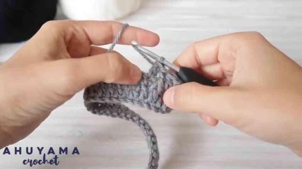Cómo tejer un gorro a crochet con cuadros tartán en 6 pasos