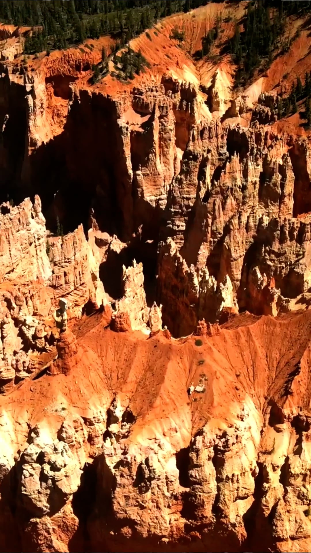 Keajaiban Bryce Canyon: Bebatuan Merah Terungkap oleh Drone