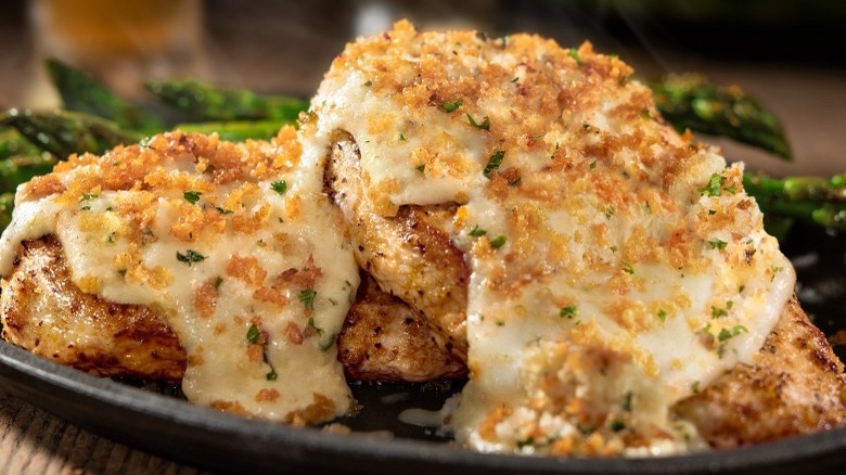 I worked at Longhorn Steakhouse. Here's what I learned about it