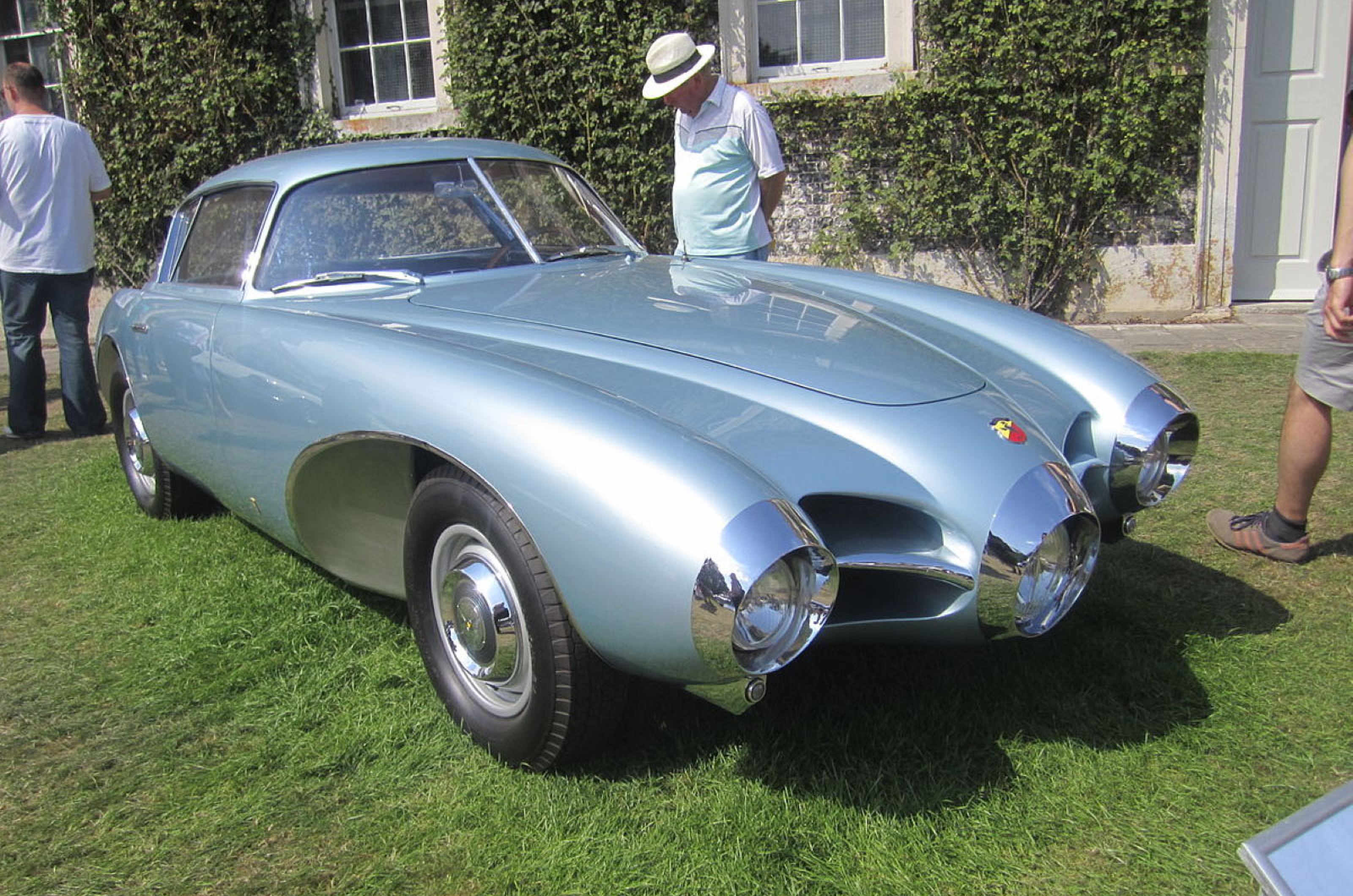 21 cars with centrally mounted headlights