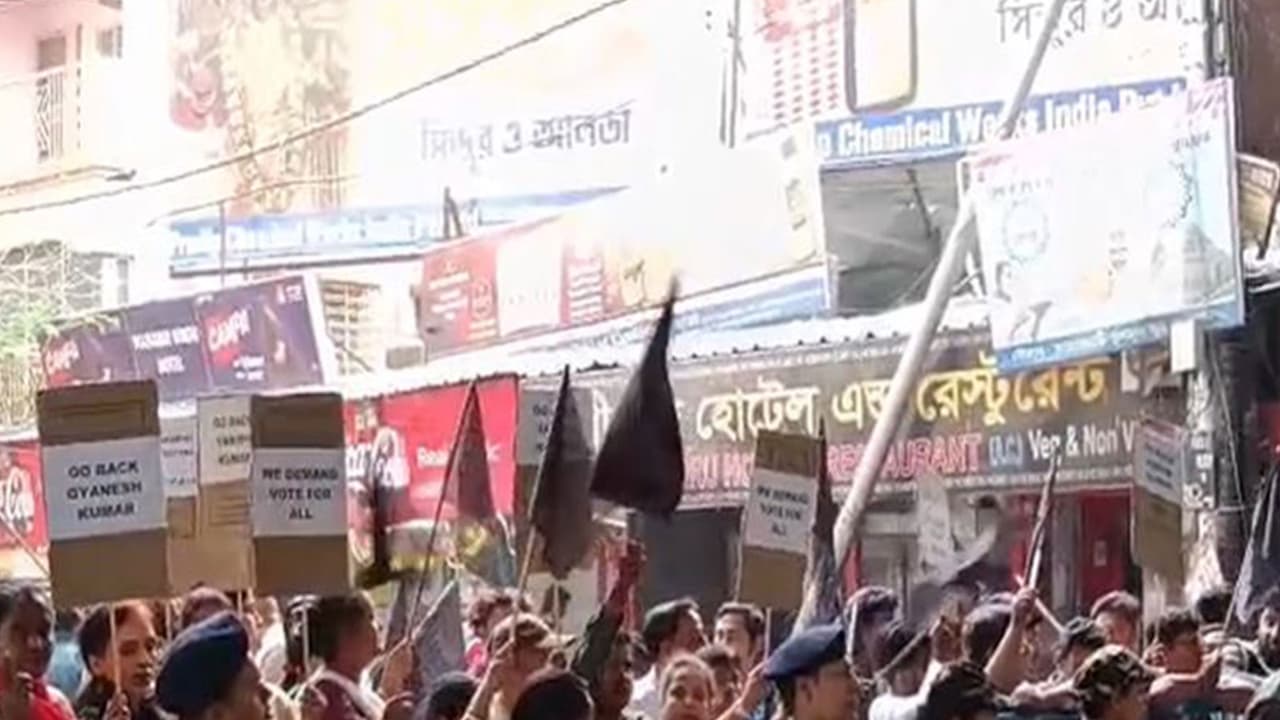 CEC vows non-violent polls in Bengal, faces 'Go back' protests