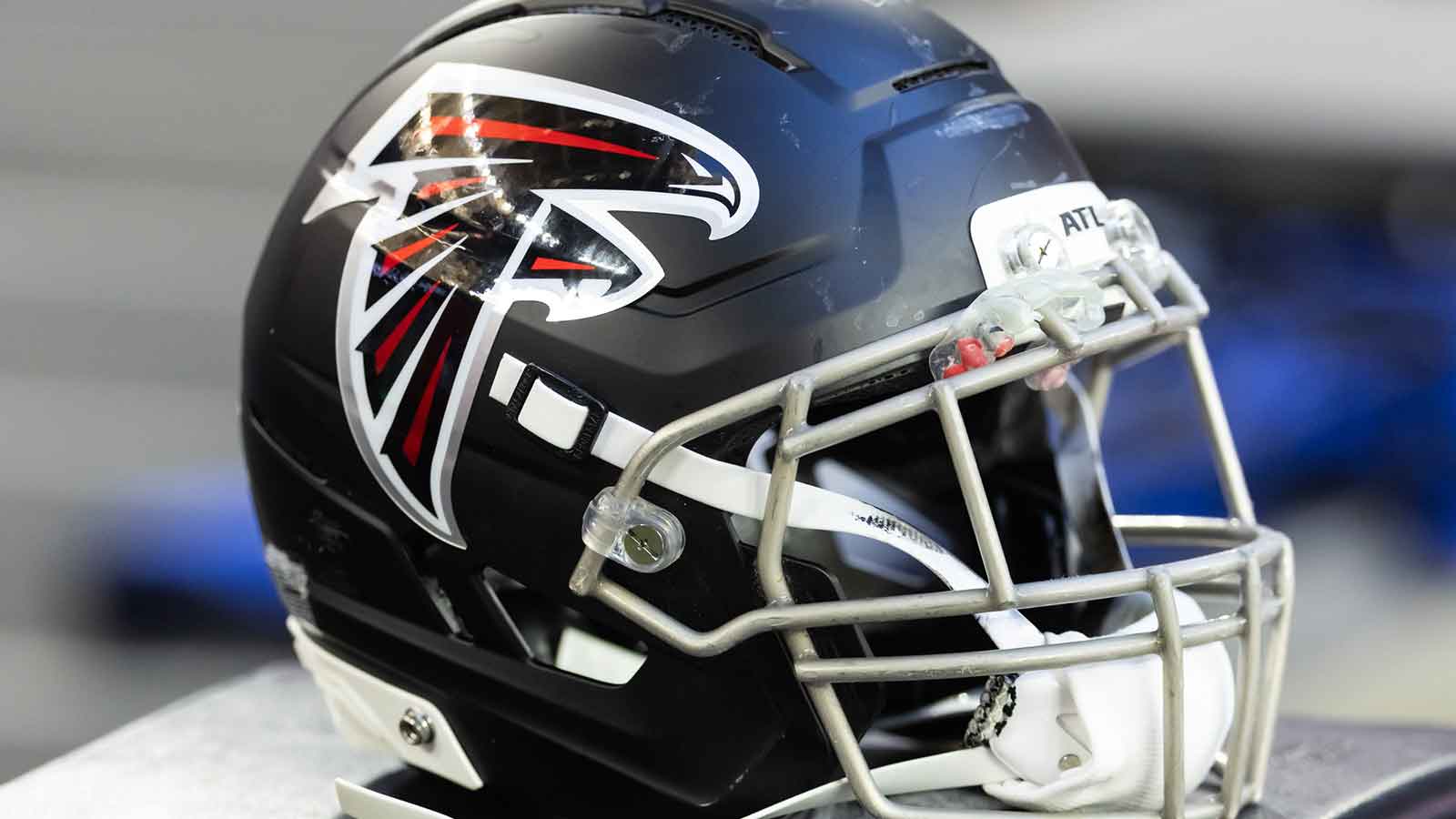 Falcons share heartfelt reaction after TE retires at 32