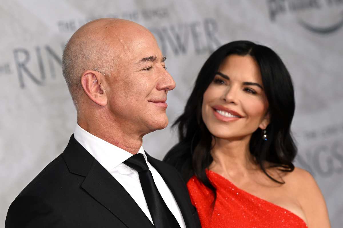 Lauren Sánchez Bezos had romantic interest in Bill Clinton, earning her ...