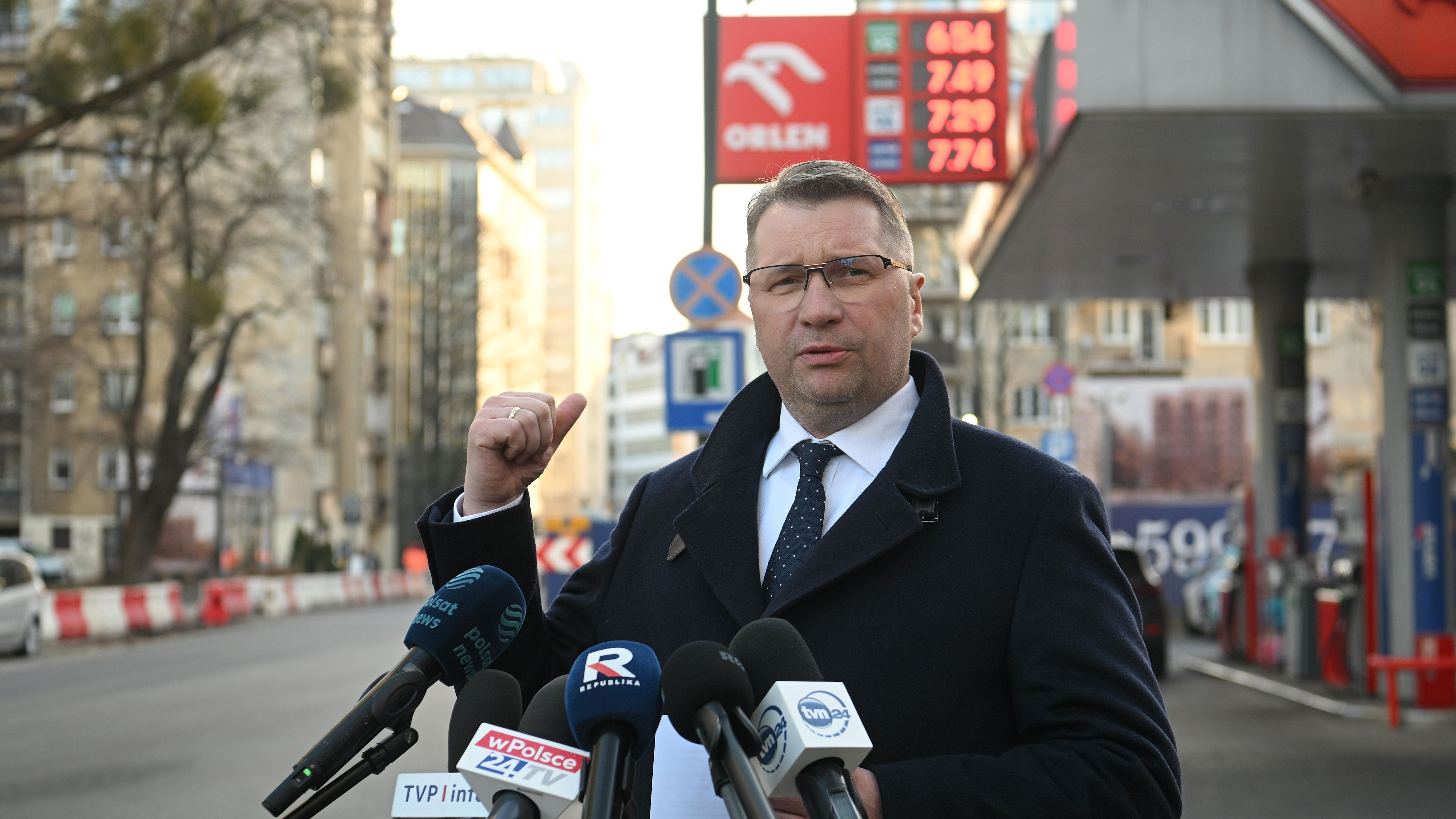 Przemysław Czarnek uderza w rząd. "Z rządowych limuzyn nie widać"