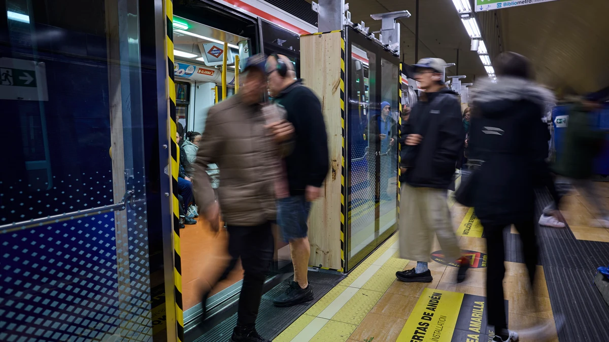 Las puertas de andén de Metro de Madrid ya se ven en la estación de Legazpi