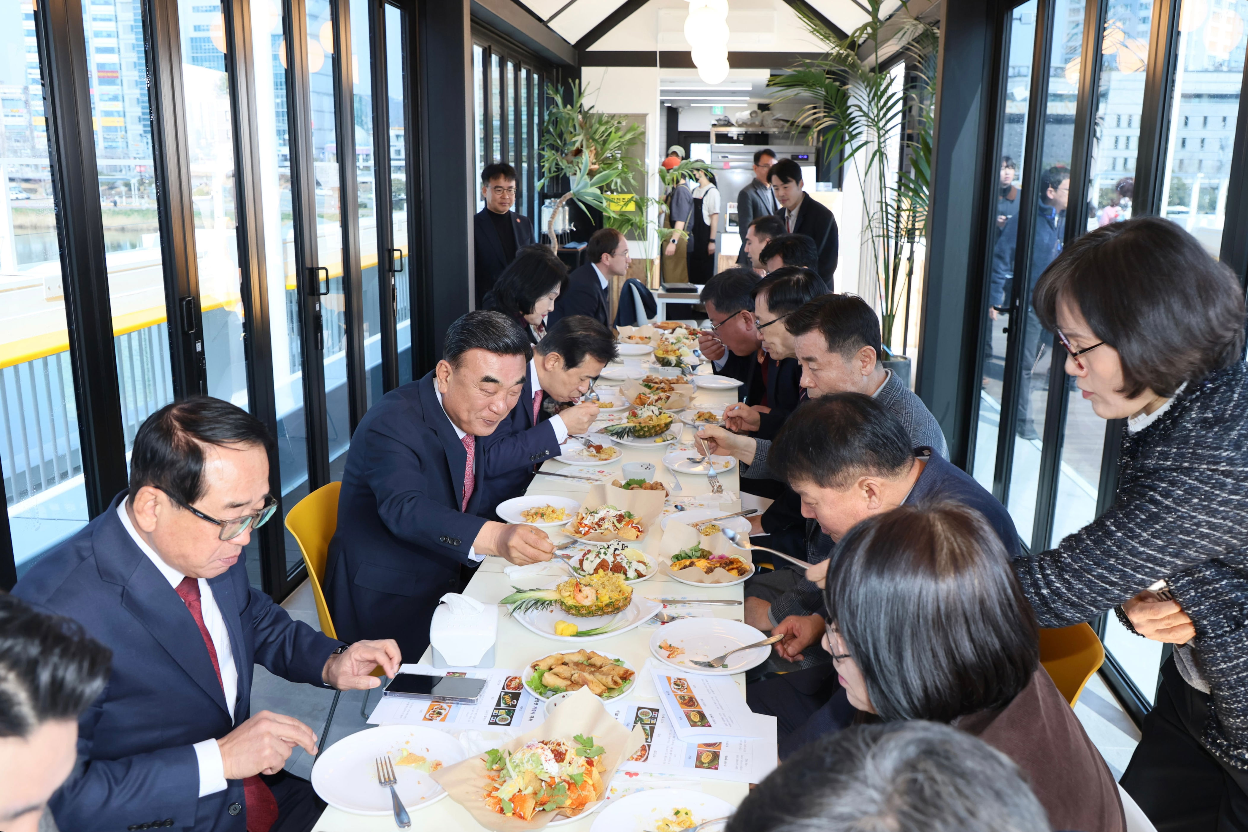 Ulsan Bridge debuts South Korea's first bridge-based world food culture ...