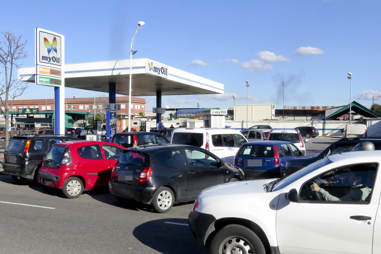 Prezzi benzina, rallentano ma non si fermano i rincari: i marchi che ...