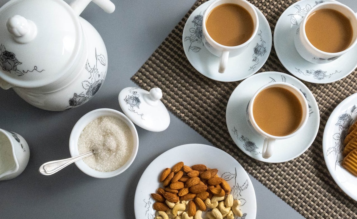 Health at tea-time: Dietitian shares what to eat with chai to avoid ...