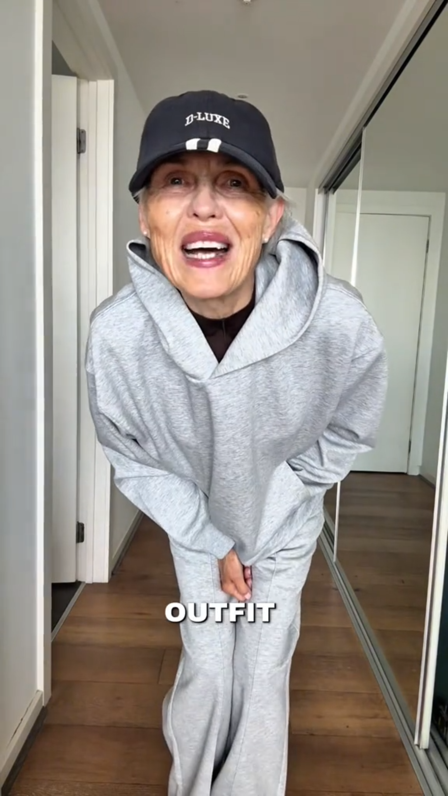 Comfy travel outfit idea for a flight to New York