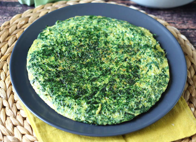 Spinach omelet, an easy and delicious vegetarian dish