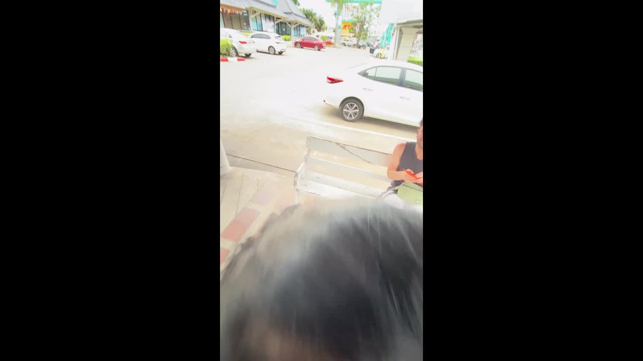 Tourist relieved when taxi driver returns lost wallet