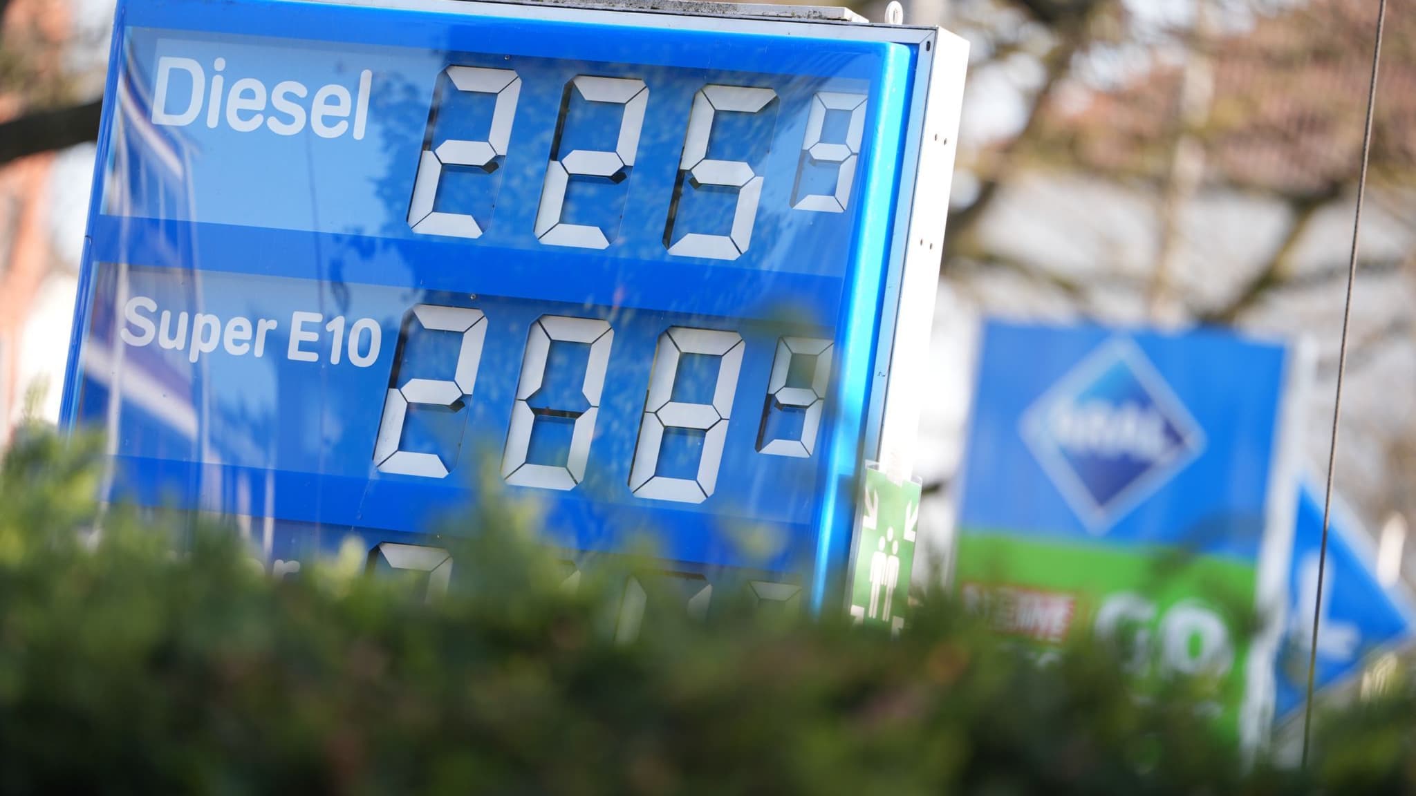 Testfeld Deutschland? Tankstellenverband erwartet Spritpreis von 2,50 ...
