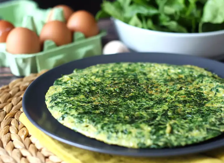 Spinach omelet, an easy and delicious vegetarian dish