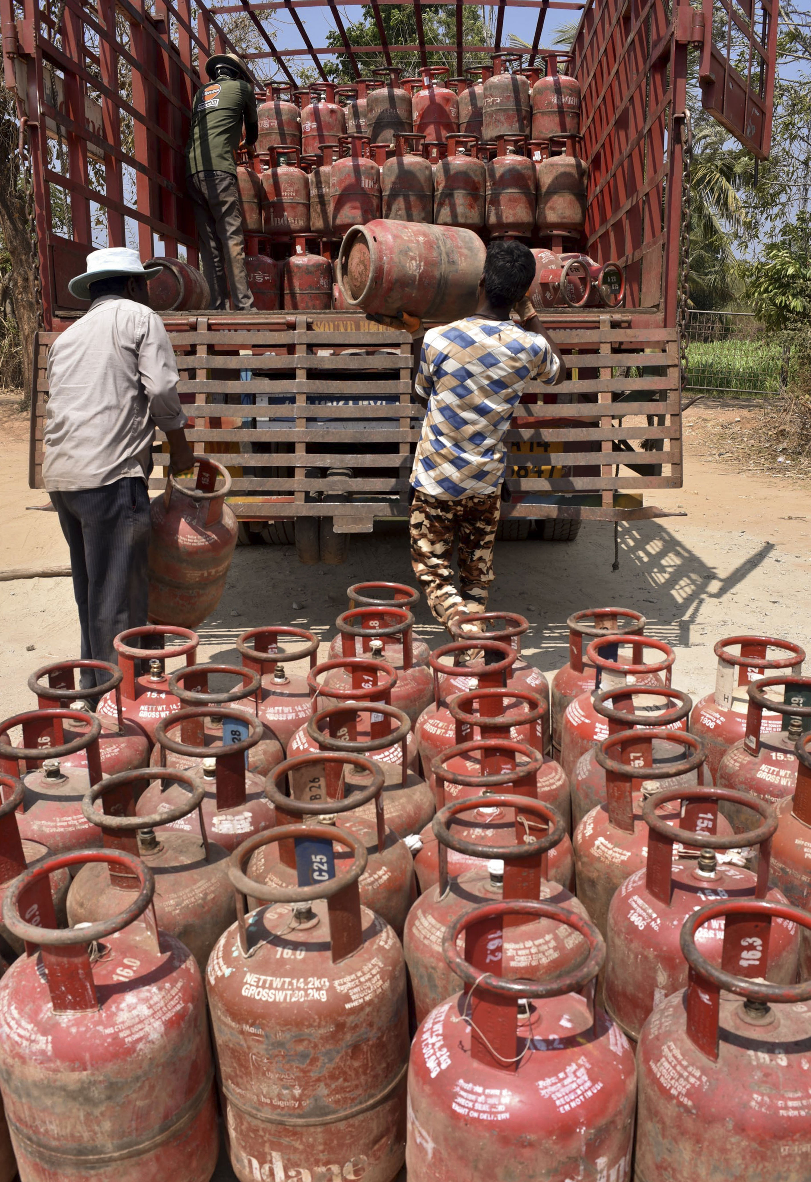 Govt rejigs gas allocation to ensure uninterrupted cooking gas, CNG supply