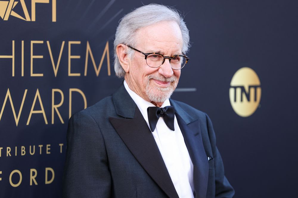 A dinosaur documentary by Spielberg, narrated by Morgan Freeman? Sign ...