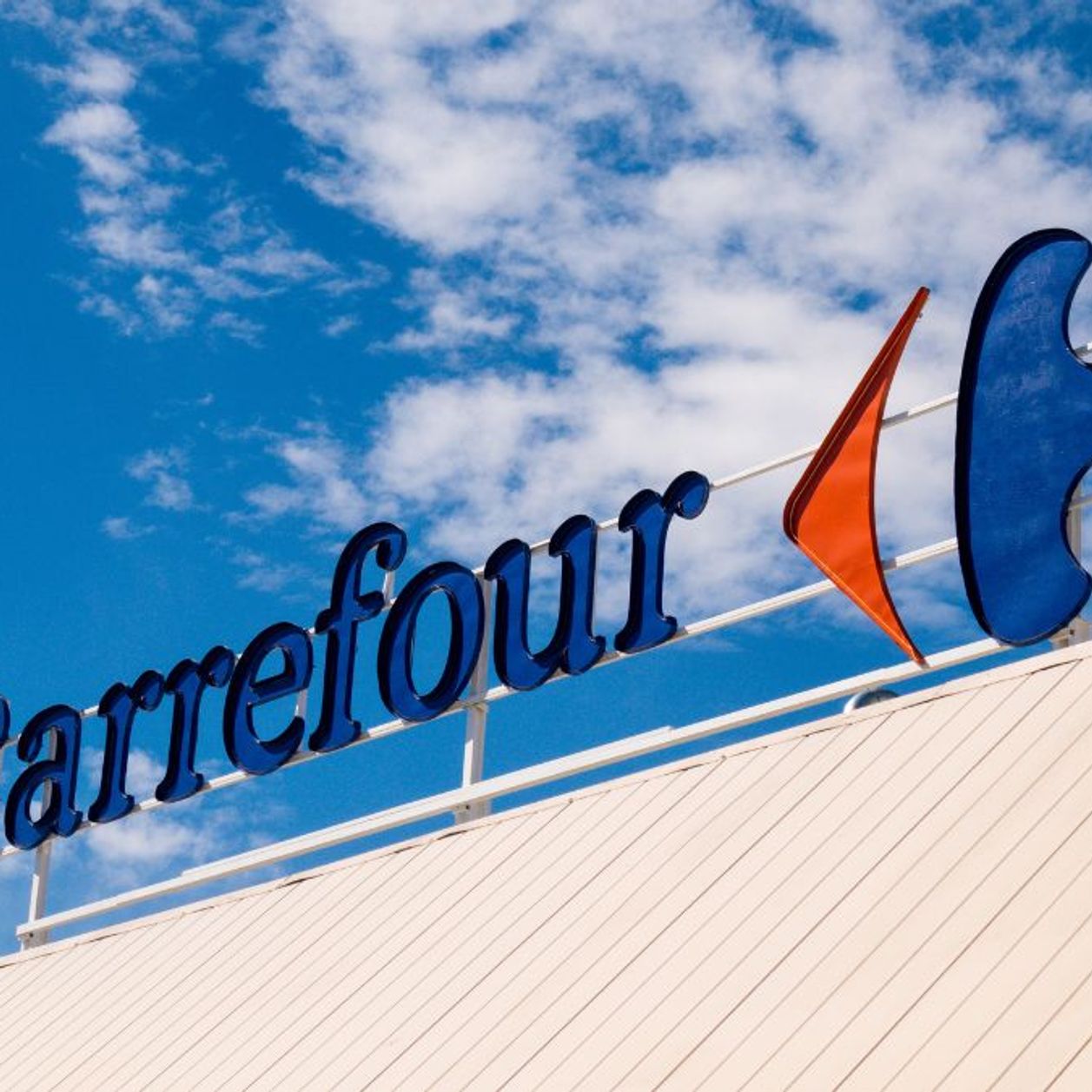 Ce supermarché Carrefour va bientôt devenir un Hyper U : voici la date ...