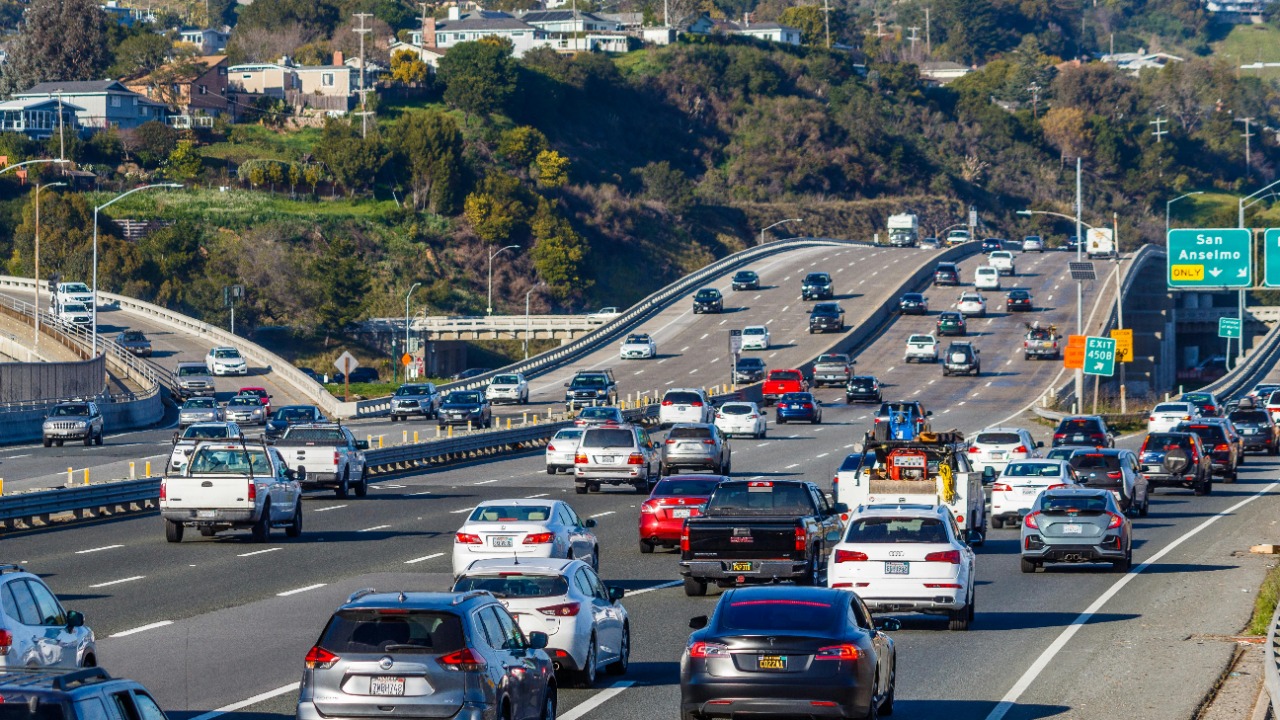 Senate 'Need for Speed' bill targets traffic jams with AI tools