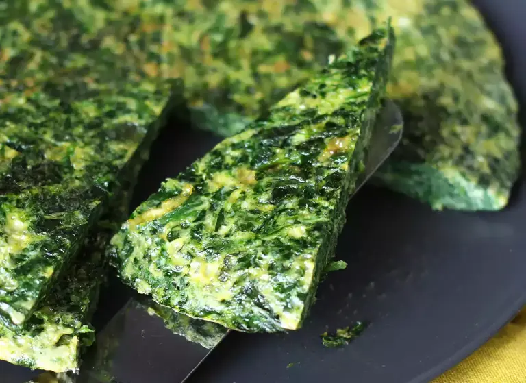 Spinach omelet, an easy and delicious vegetarian dish