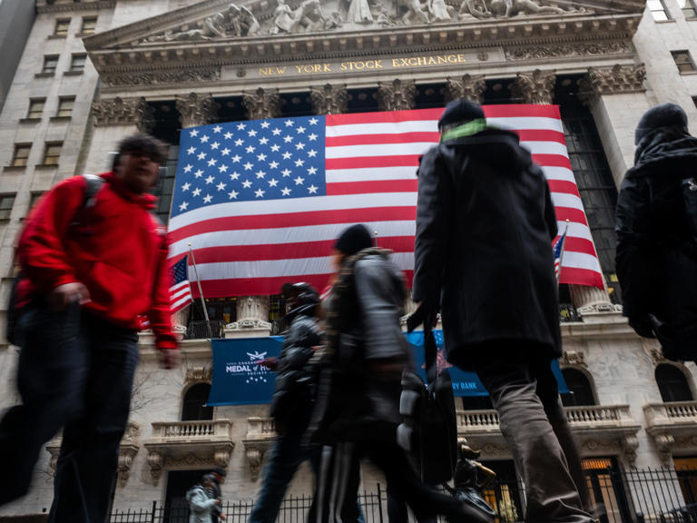 A top economist predicts a 'very significant' 2027 recession with 2 ...