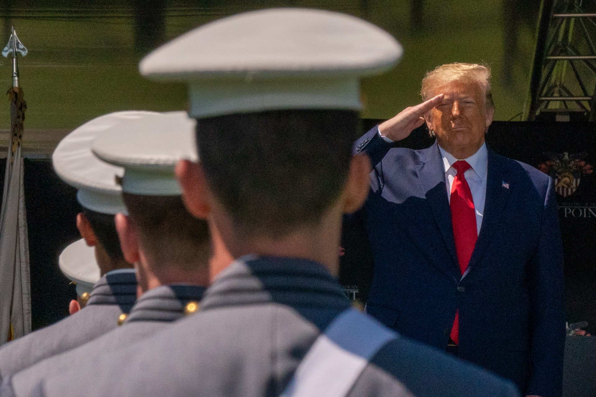 Pedidos para que Barron Trump lute na guerra viralizam na web