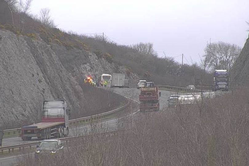 A55 lane closure after bus breaks down on Rhuallt Hill