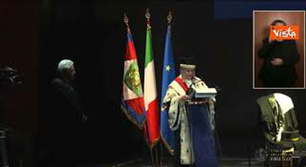 Mattarella riceve laurea ad honorem in Politica e istituzioni per ...