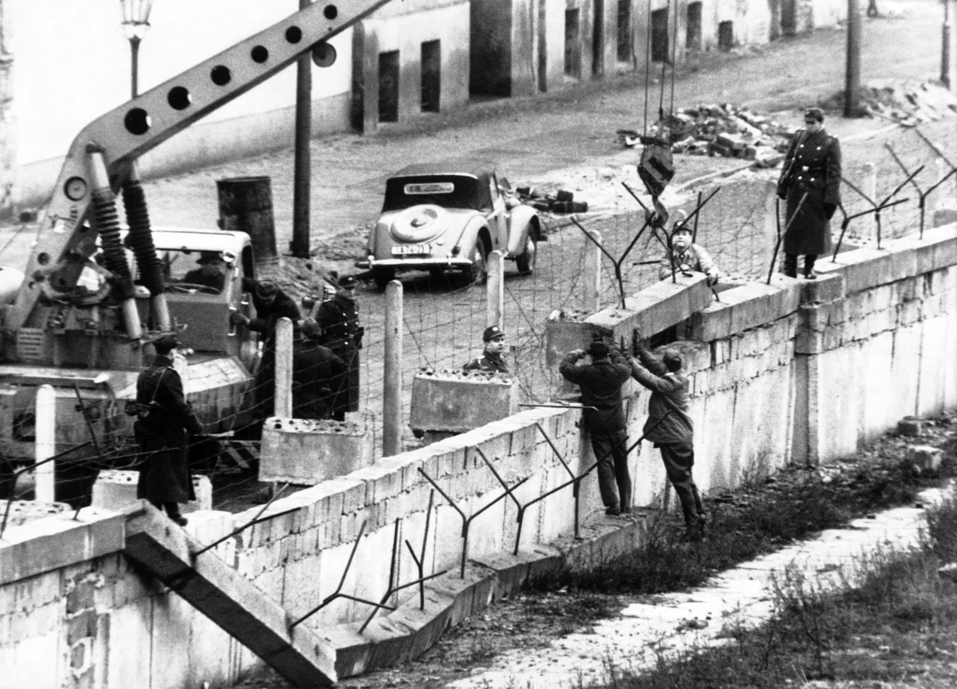 Denkwürdige Bilder vom Bau der Berliner Mauer
