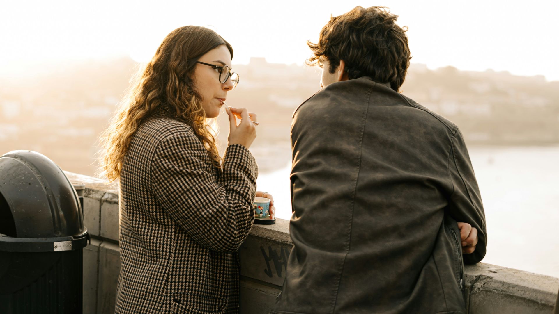 20 subtle signs someone isn’t over their ex
