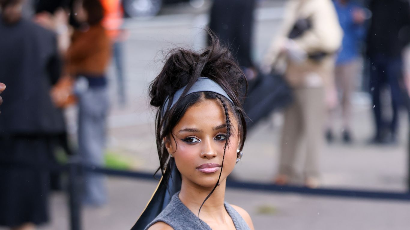 Au défilé Miu Miu, Tyla fait sensation dans un look Y2K