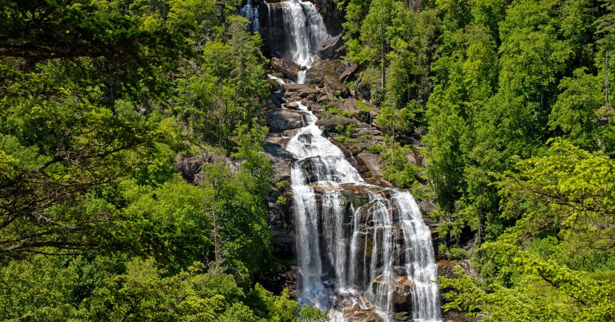 12 breathtaking waterfalls you'll find in North Carolina
