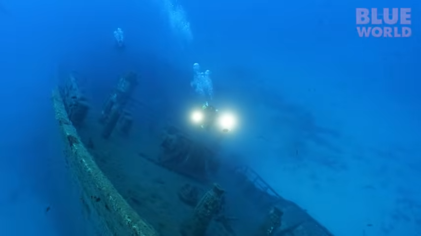 We approached the wreck - then we saw the deck collapsing
