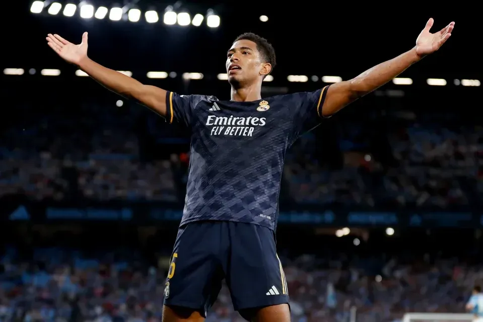 Which football clubs were or are sponsored by Emirates?