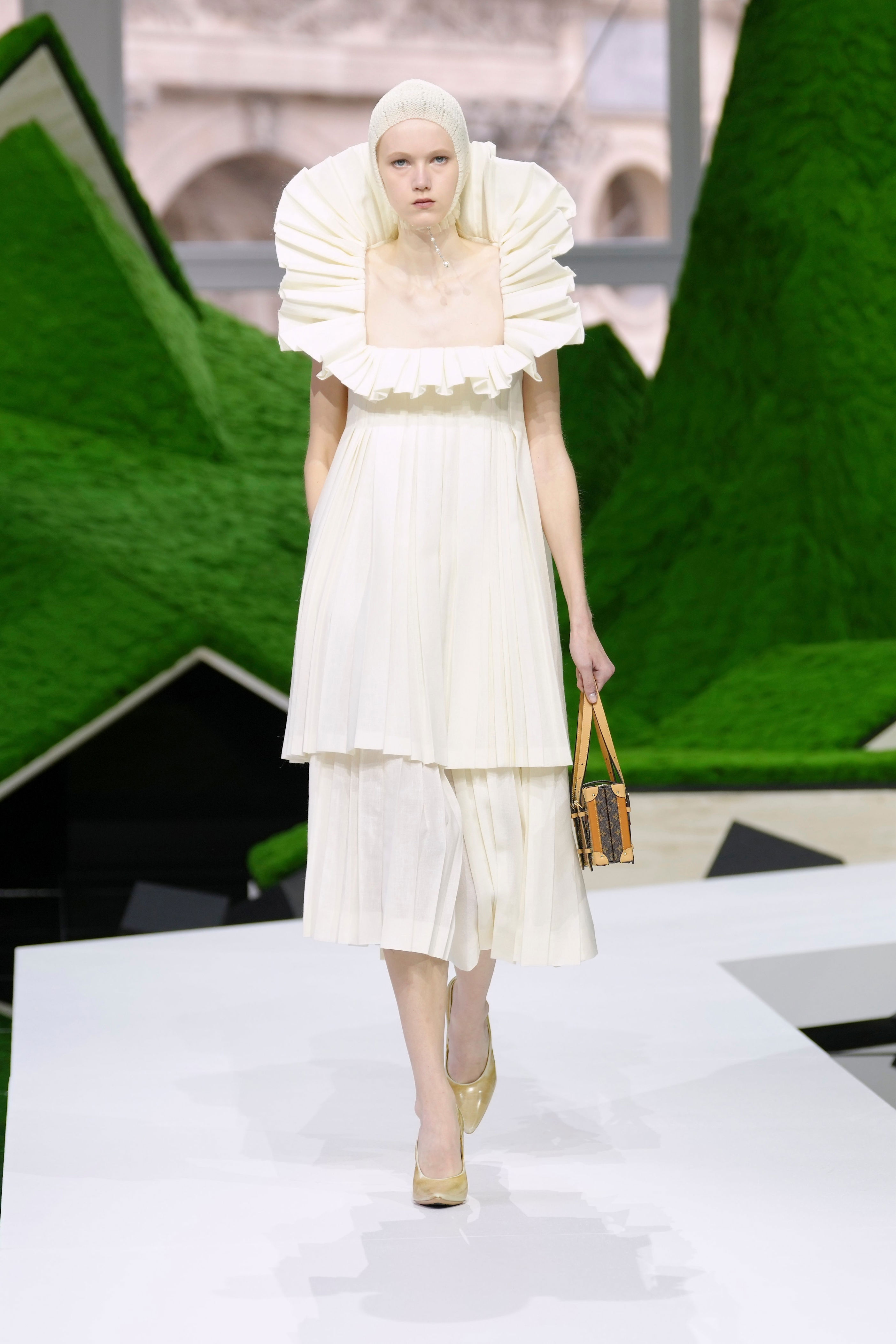 Zendaya joins stars at Louis Vuitton’s pastoral AW26 show on the last ...